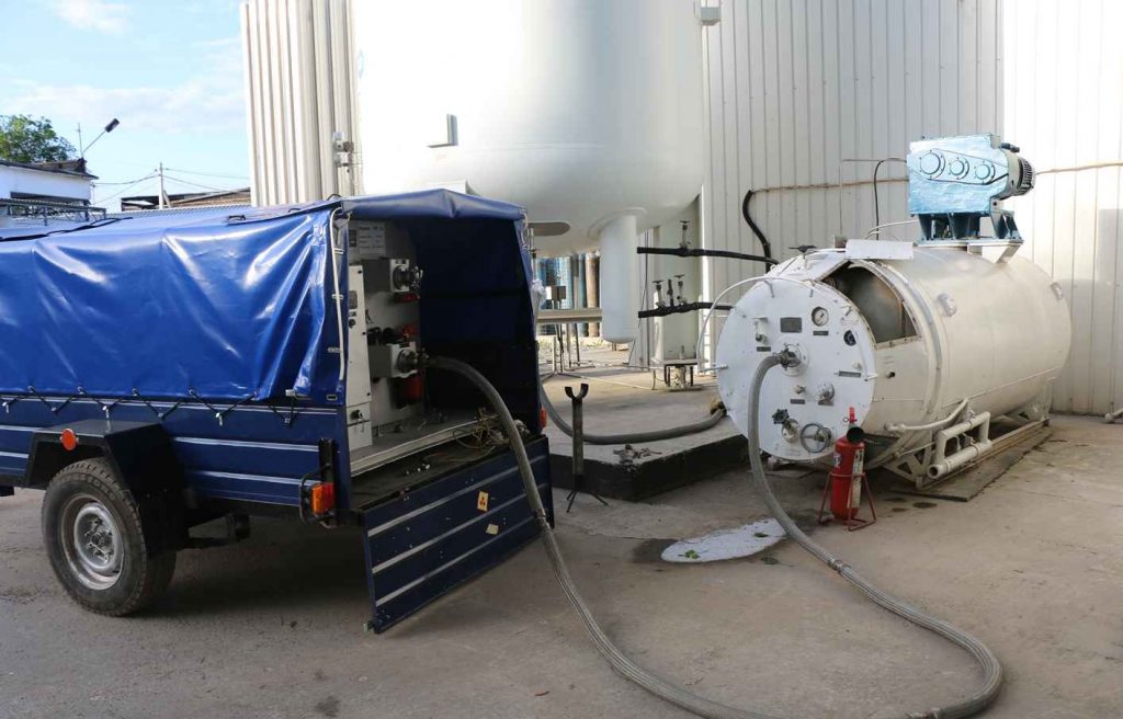 Evacuation of cryogenic equipment - Engineering and manufacturing firm